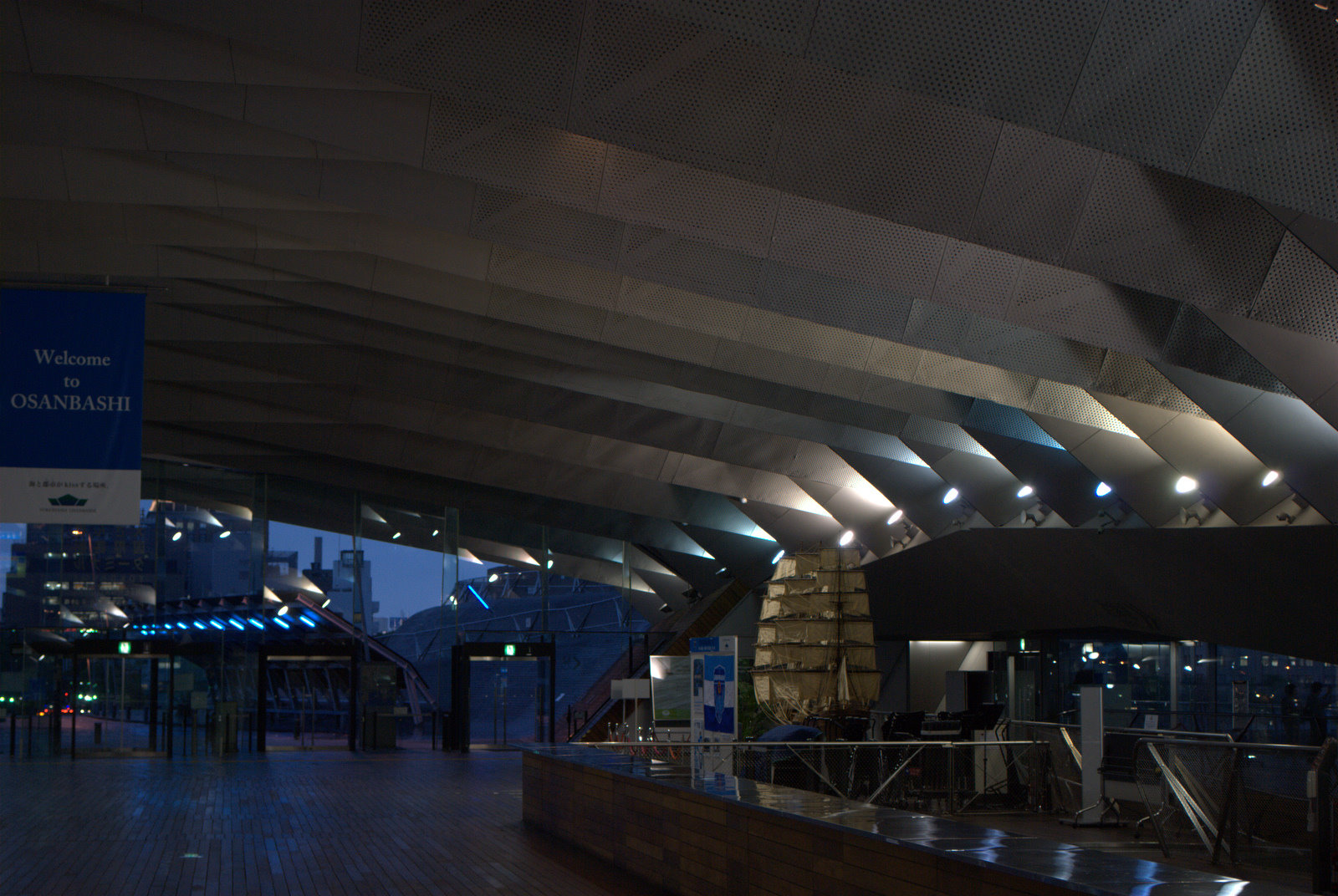 tokyo.parallellt.se: Yokohama Int Ferry Terminal