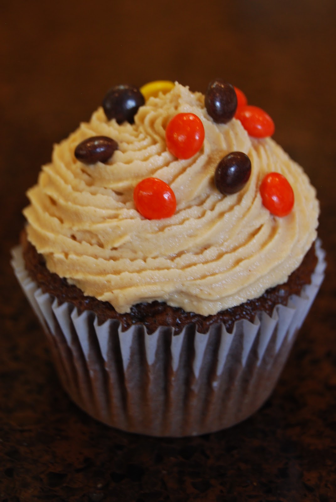 Gamma Susie's This n That: Reeses Peanut Butter Cupcakes