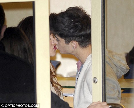 Geneva Lane and Zayn Malik Are An Item | Wahyu Setiyo