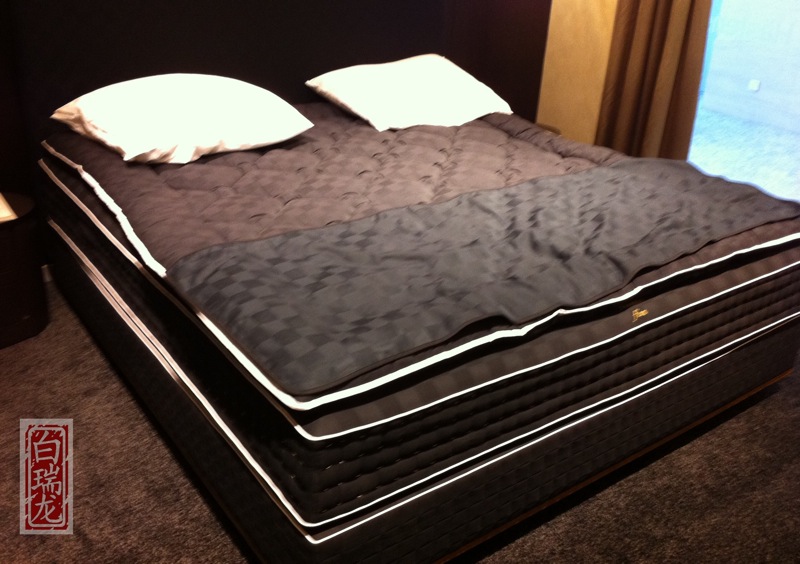 Krister i Beijing: Vad kostar en Hästens säng?