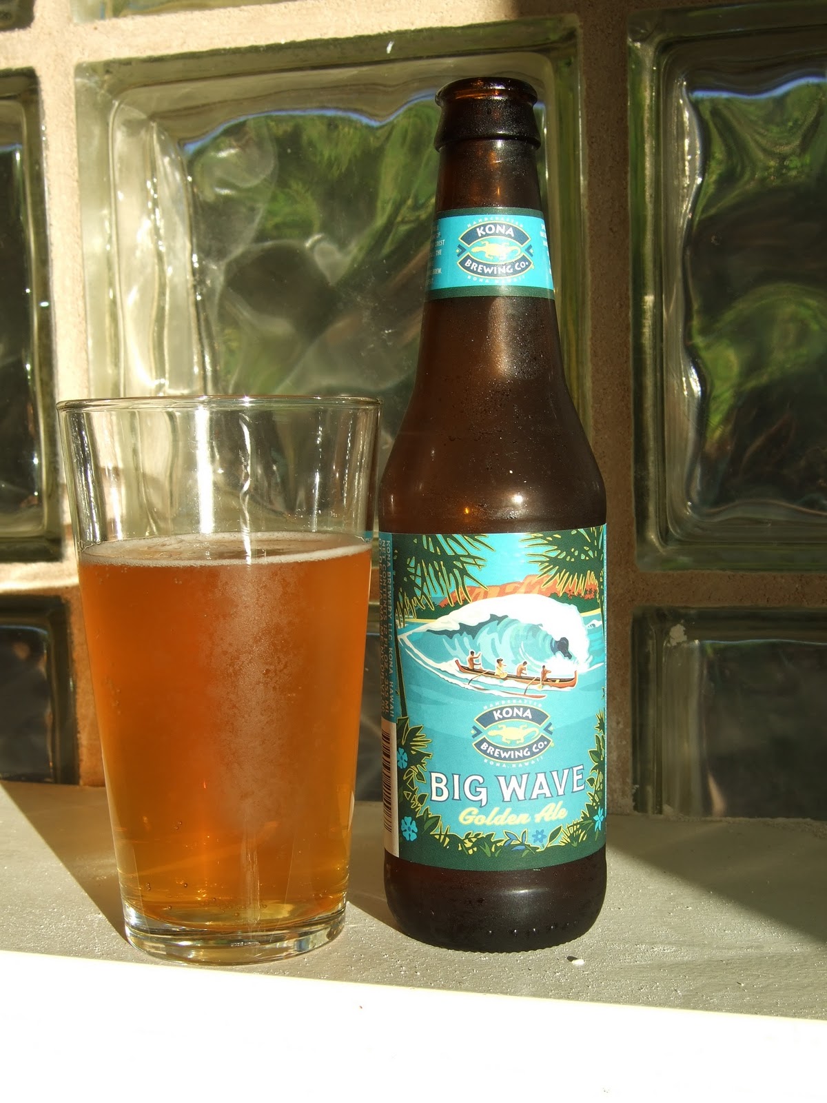 Oahu's Brews, News, and Reviews: Kona Brewing Co. - Big Wave Golden Ale
