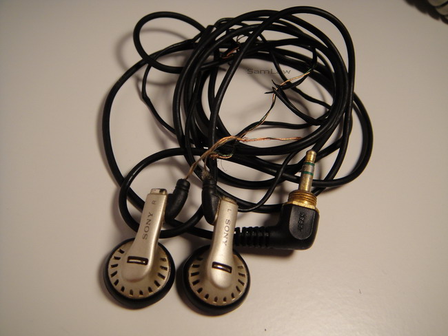 SamLaw: Sony MDR-E484