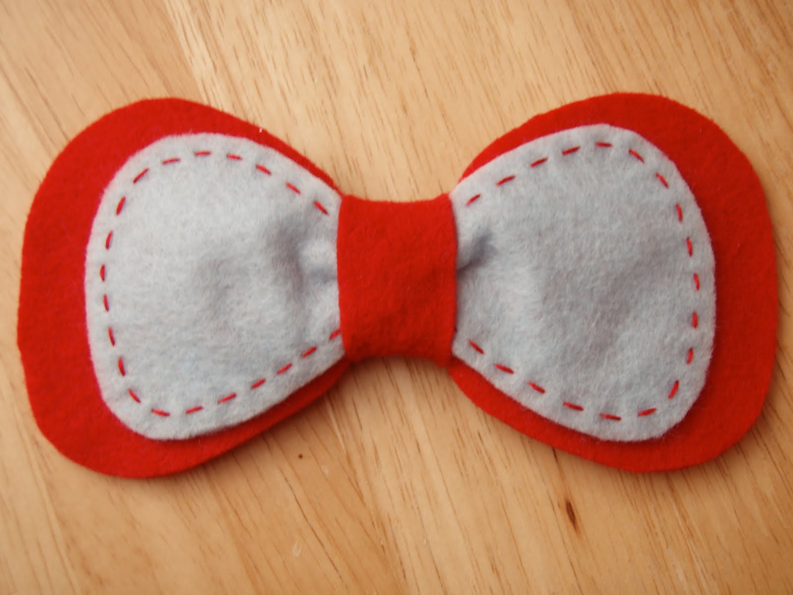 Outside the box!: More felt hairbows...