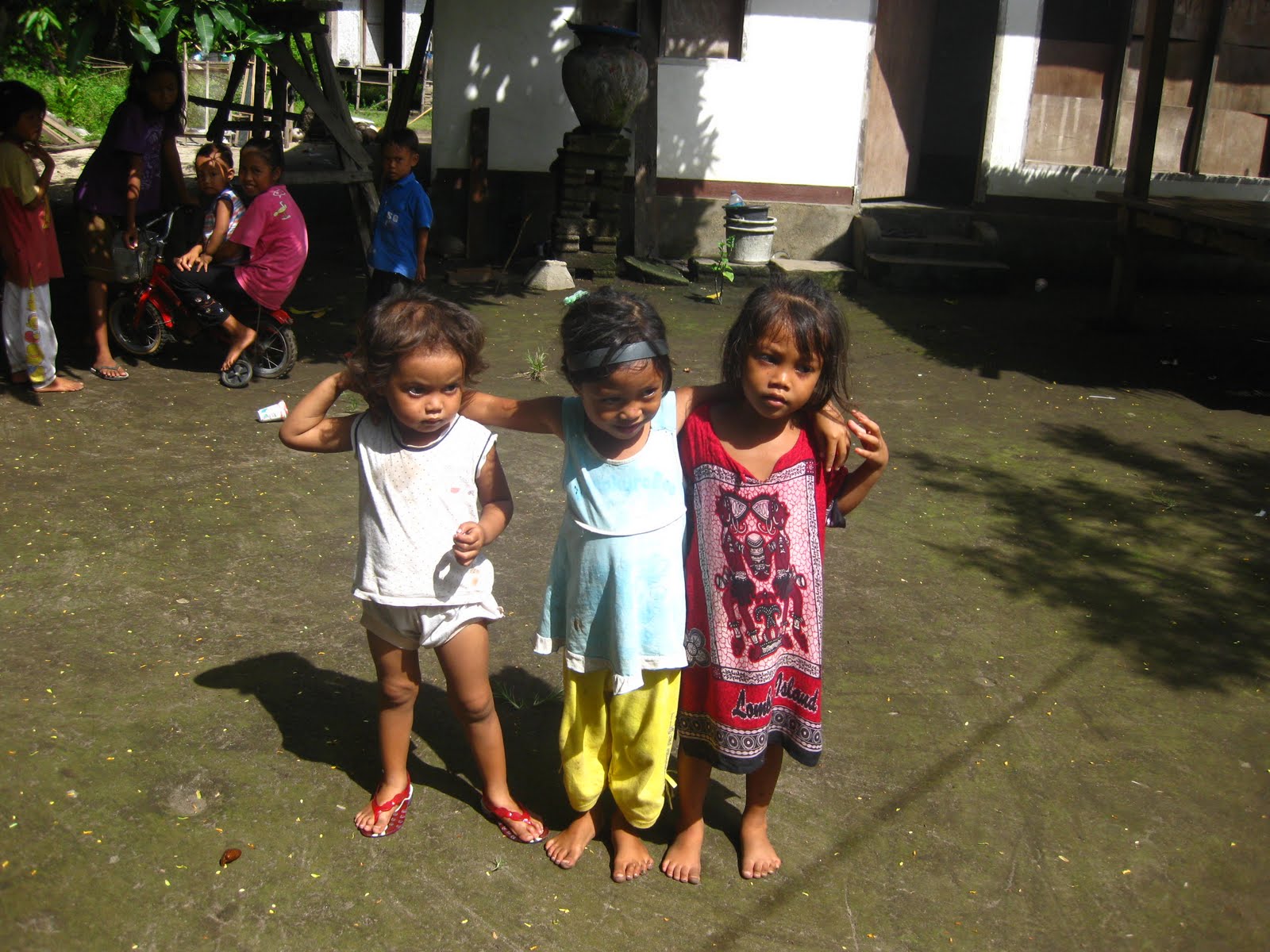 Around The World: Gilli Gilli Gilli