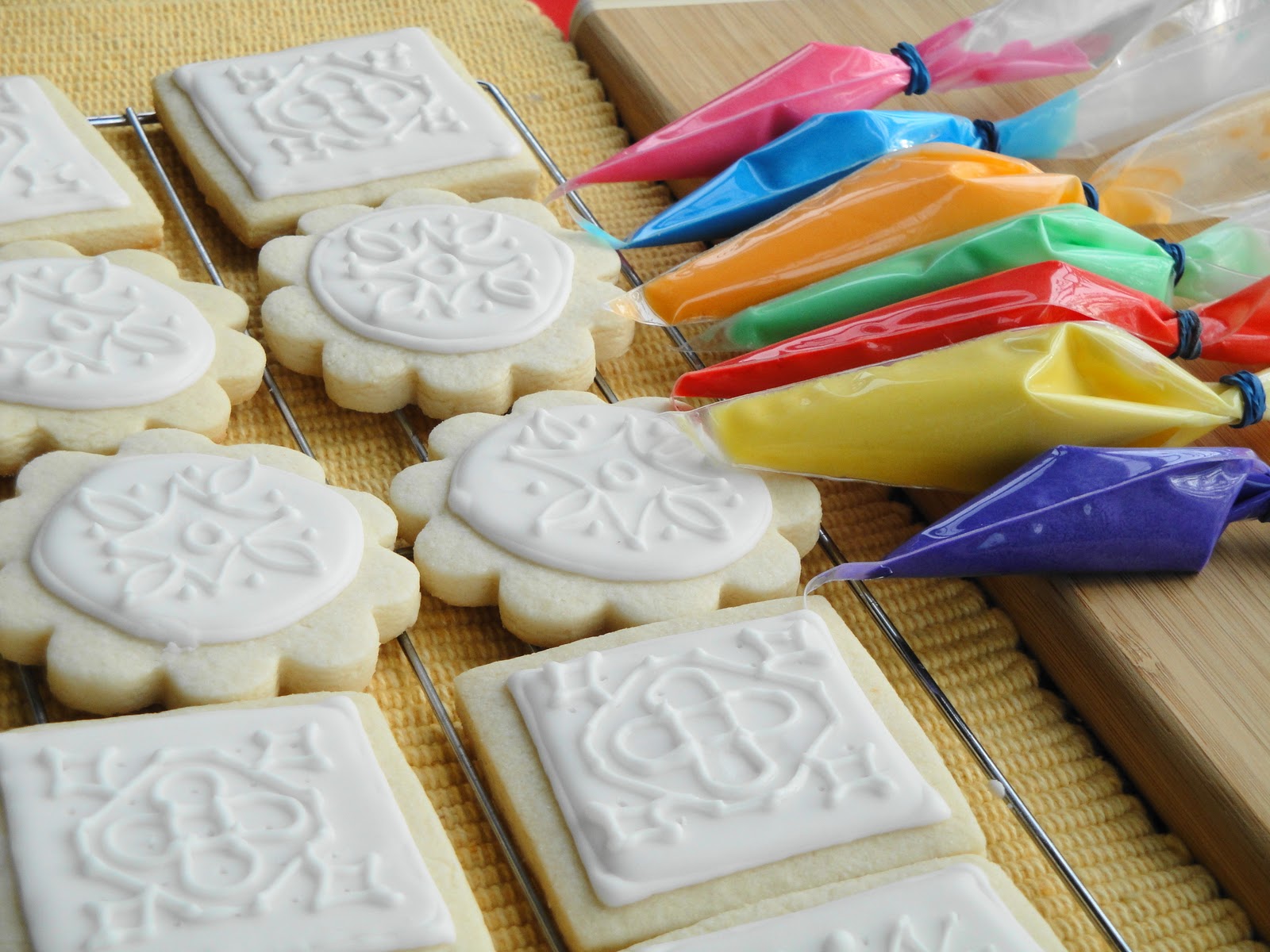 cumin and cardamom: Rangoli Decorated Sugar Cookies