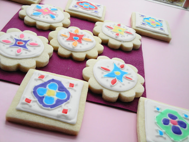 cumin and cardamom: Rangoli Decorated Sugar Cookies