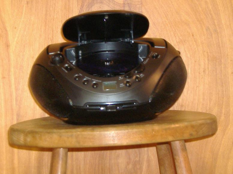 Awesomer Than Thou: CD Player from OUTER SPACE