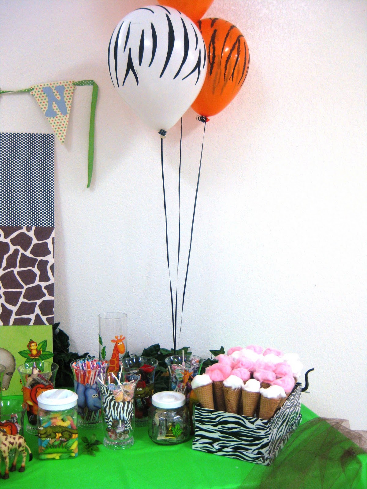 Everything Sweet: Safari Themed First Birthday Party