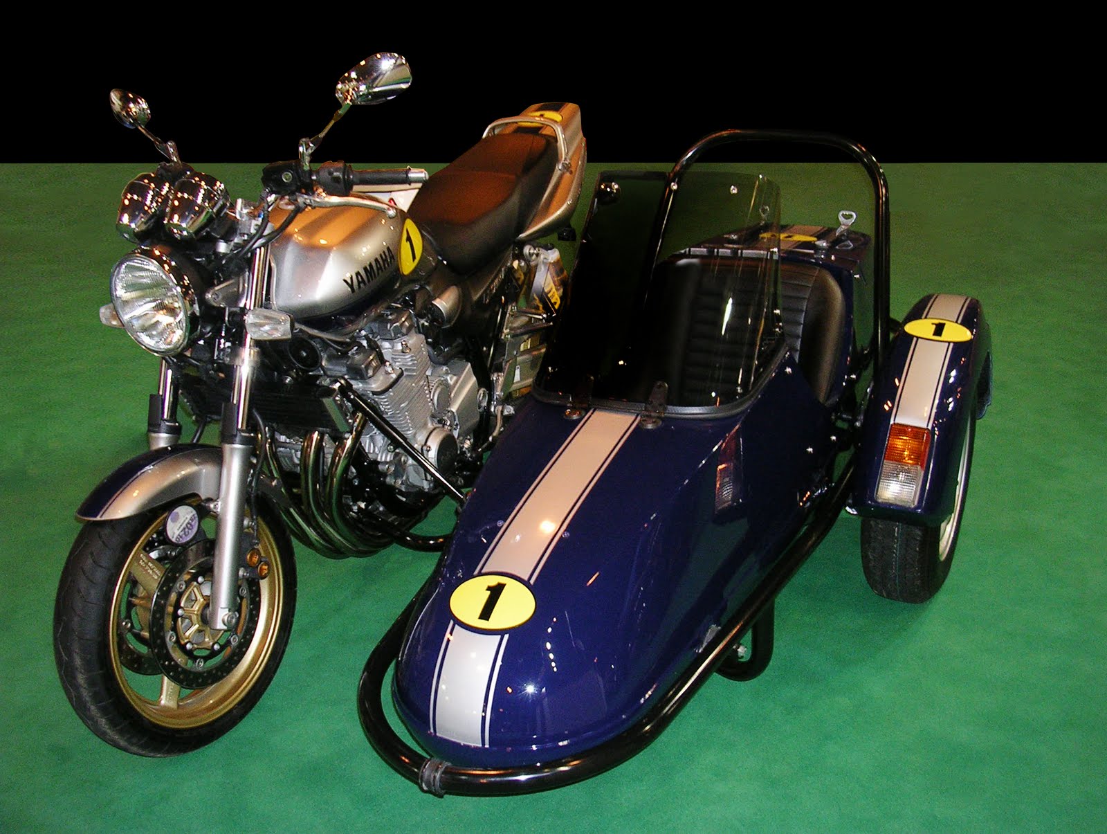 Watsonian Squire: Squire ST3 sport sidecar and Yamaha XJR1300 outfit