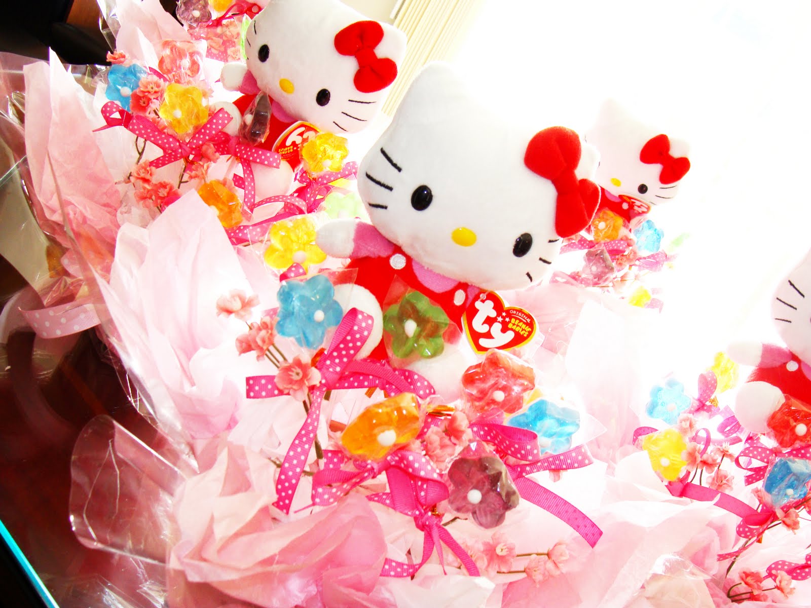 Finest Expressions: Hello Kitty Candy Bouquet Centre Pieces