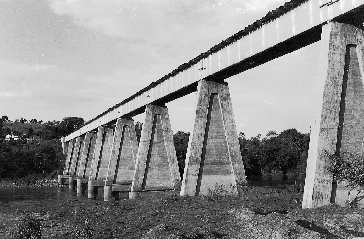 UMA VIAGEM PELOS TRILHOS DA CENTRO OESTE: A ponte de Macaia