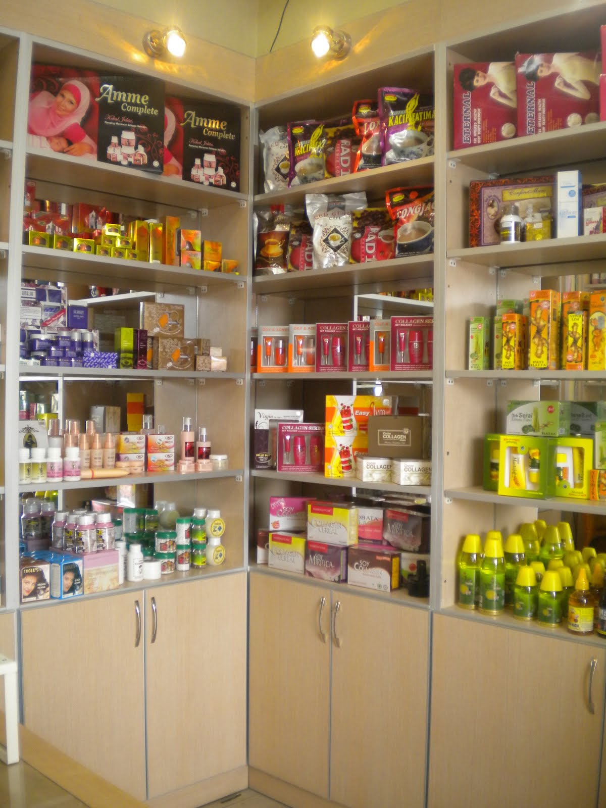 15+ Rak Kaca Kedai, Konsep Terbaru!