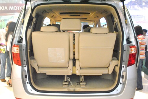 Amazig Car and Motor: 2011 Toyota Alphard Luxury MPV