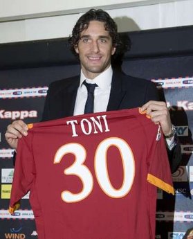 Luca Toni unveiled as Roma player | inside World Soccer