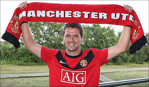 OFFICIAL: Michael Owen signs for Manchester United | inside World Soccer