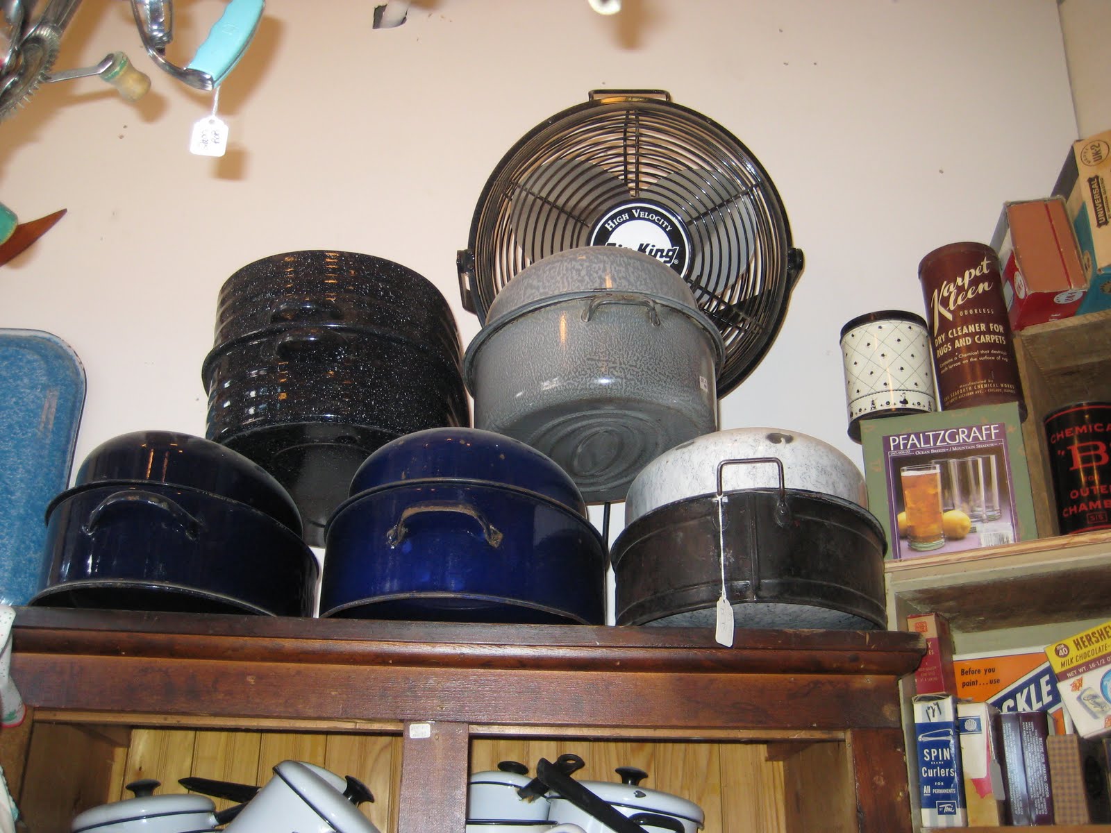 C. Dianne Zweig - Kitsch 'n Stuff: Buying Vintage Enamel Cookware ...