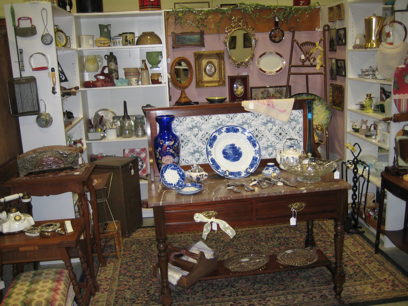 C. Dianne Zweig - Kitsch 'n Stuff: Antique Booth Display Ideas: The ...