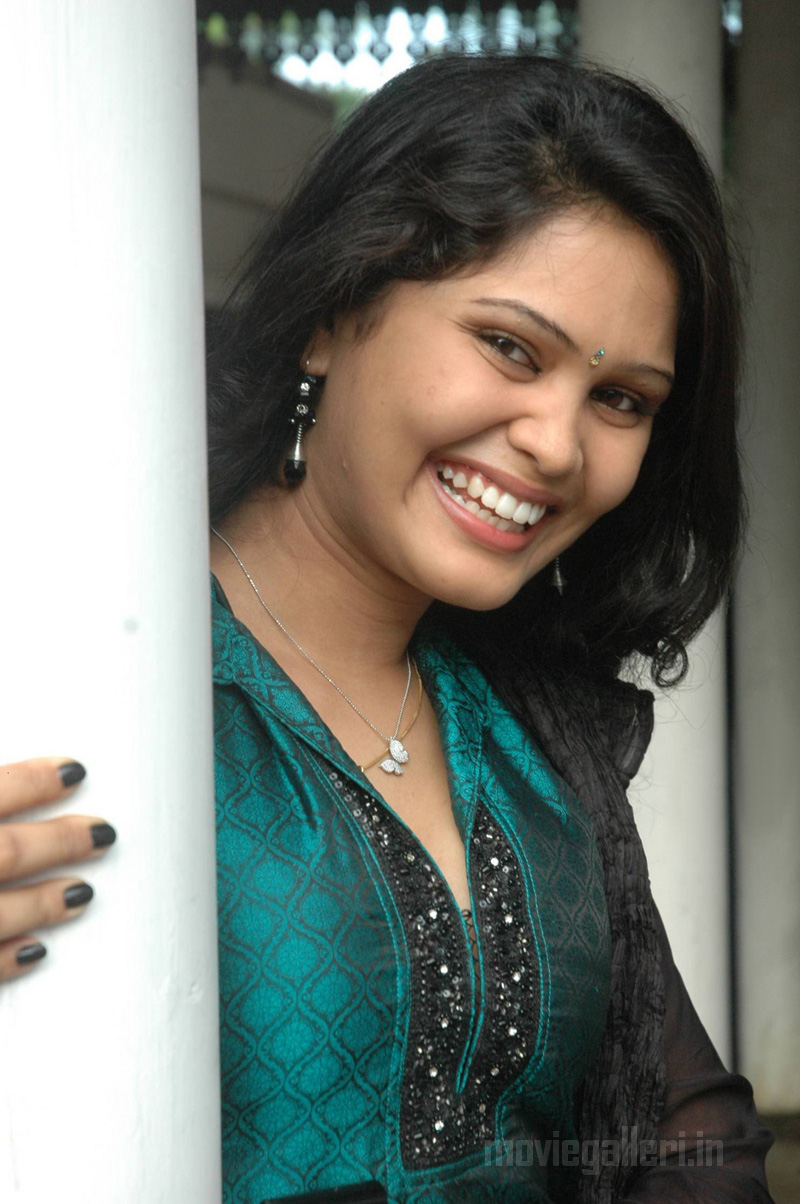 Actress Movie Info: Karungali Movie Actress Asmitha Stills, Karungali ...