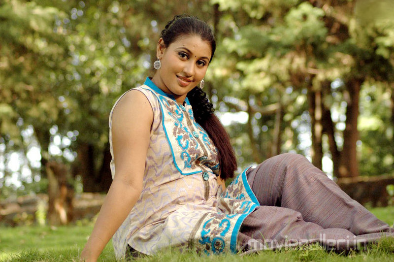 Padai Soozha Movie Hot Stills, Padai Soozha Hot Photo Gallery | Bollymira