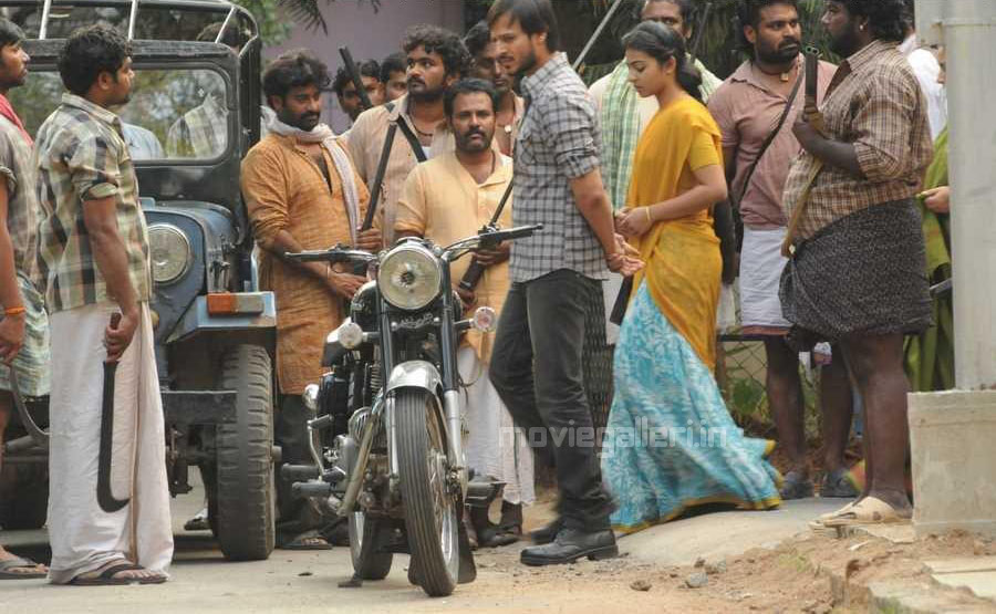 Ratha Sarithiram Stills, Ratha Sarithiram Photos, Pics, Gallery | Bollymira