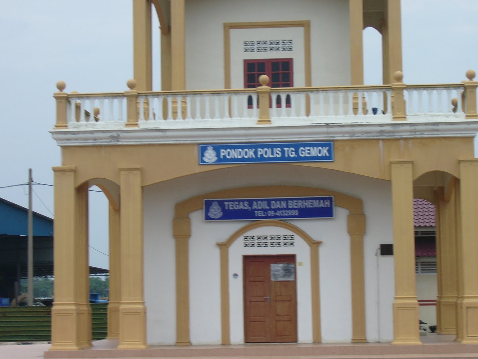 saja apa saja: pondok polis