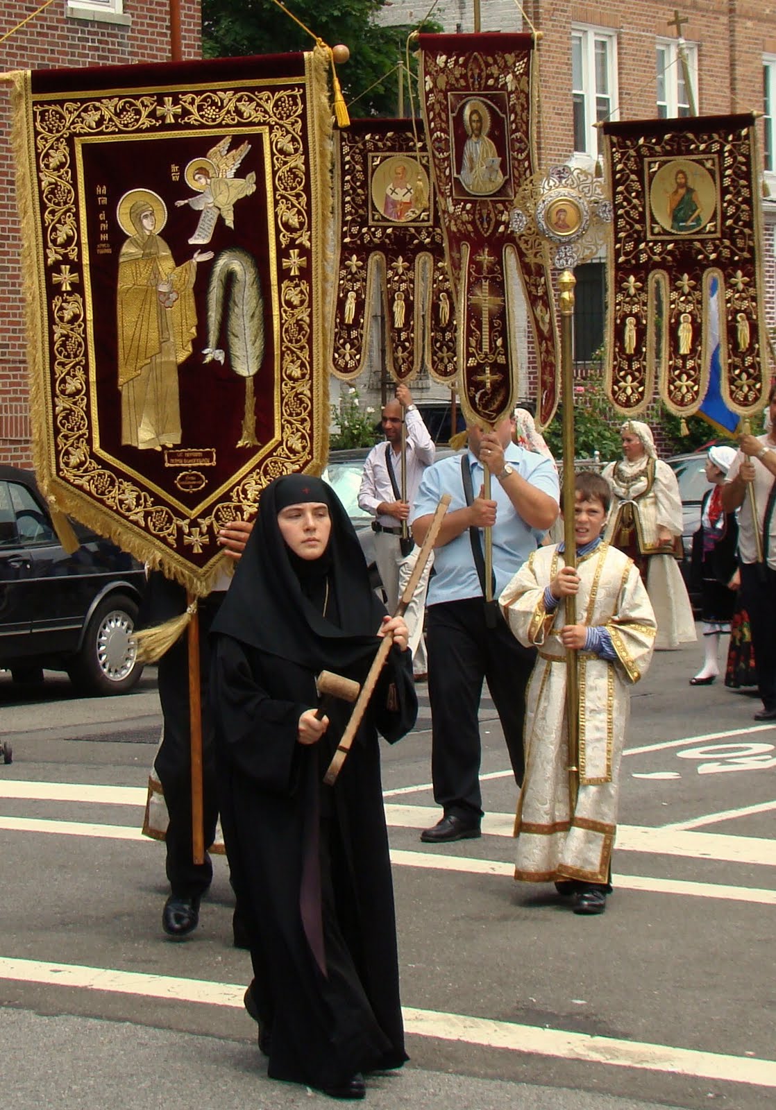 ΔΙ'ΕΥΧΩΝ ΤΩΝ ΑΓΙΩΝ: * ΑΥΤΟΣ ΕΙΝΑΙ ΕΝΑΣ ΑΠΟ ΤΟΥΣ ΠΛΟΥΣΙΟΤΕΡΟΥΣ ΑΝΘΡΩΠΟΥΣ