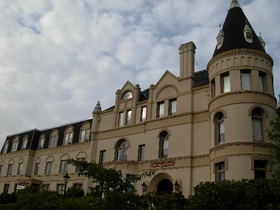 Northwestern Ghosts and Hauntings: Manresa Castle (Eisenbeis Castle ...