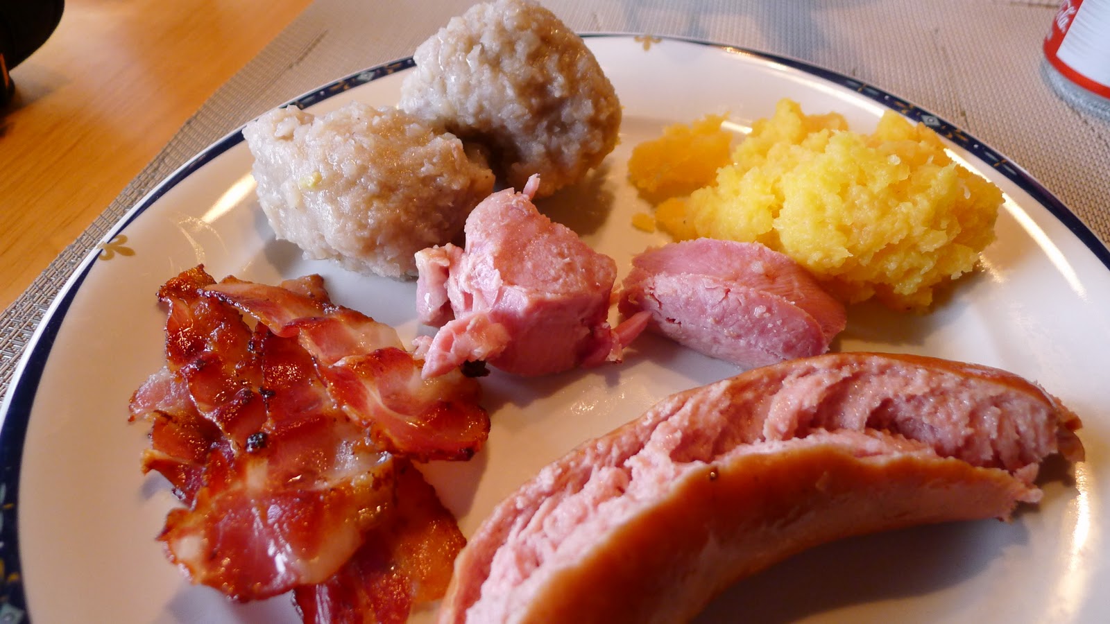 Oppskriftsdagbok: Komle med kålrabistappe, bacon og Idsøe pølse