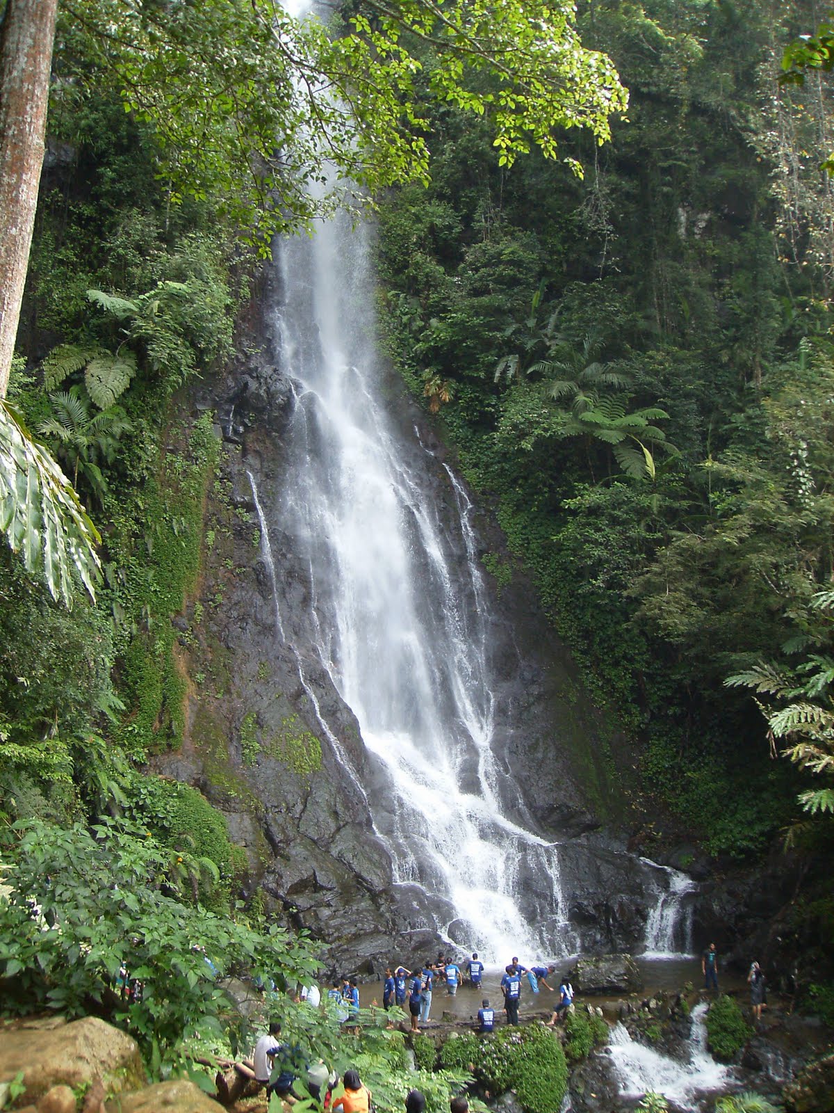 IDnews: Air terjun / Curug Tujuh Cibolang