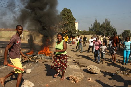 UNIVERSAL: Manifestações em Maputo