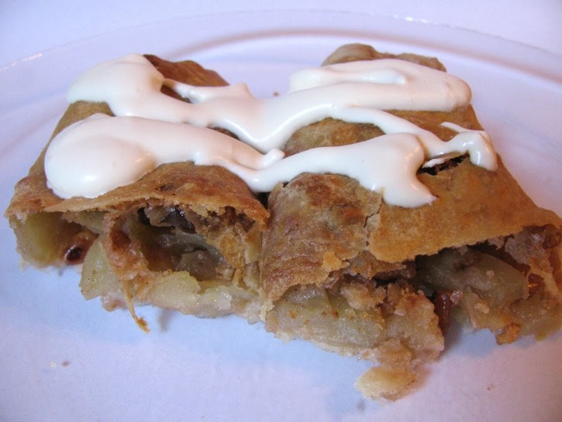 The World in My Kitchen: Daring Bakers: Apple Strudel