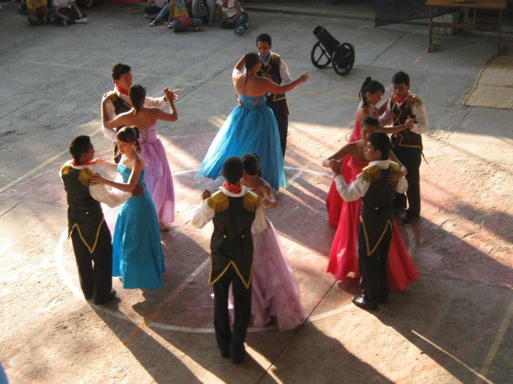 Nuestras Danzas: La Vencedora