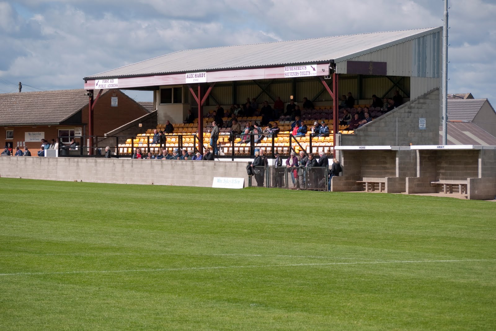 Reynard's Hunting Grounds: AFC Emley v Northallerton Town Sunday 29th ...