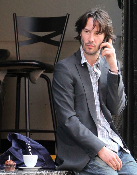 KEANEWS: September 02 2010 What a way to spend your birthday! Keanu ...