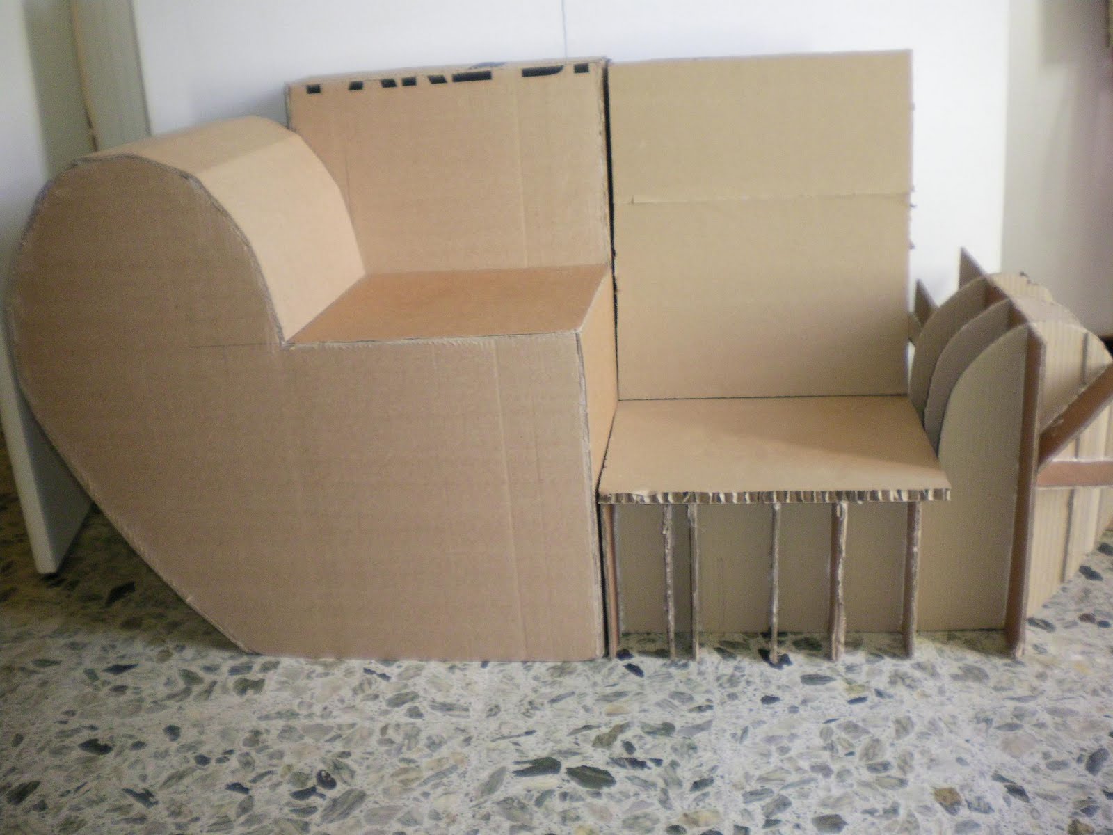 CartonnagEco: fauteuil ou canapé en carton ? Les 2 mon capitaine