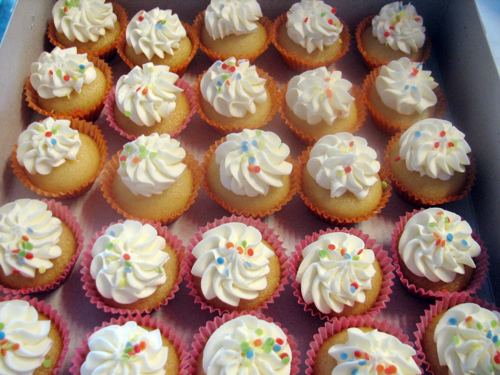 Pandora Bakeshop - Homemade Stylish Cupcakes in Bangkok, Thailand: July ...