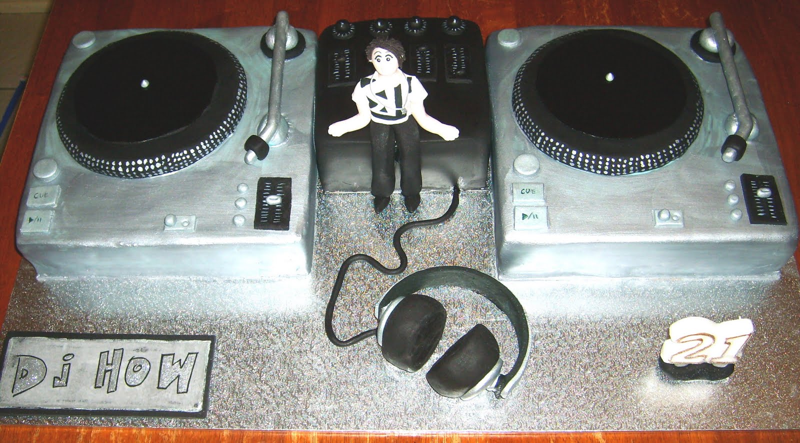 Caketopia: 21st DJ Decks Cake