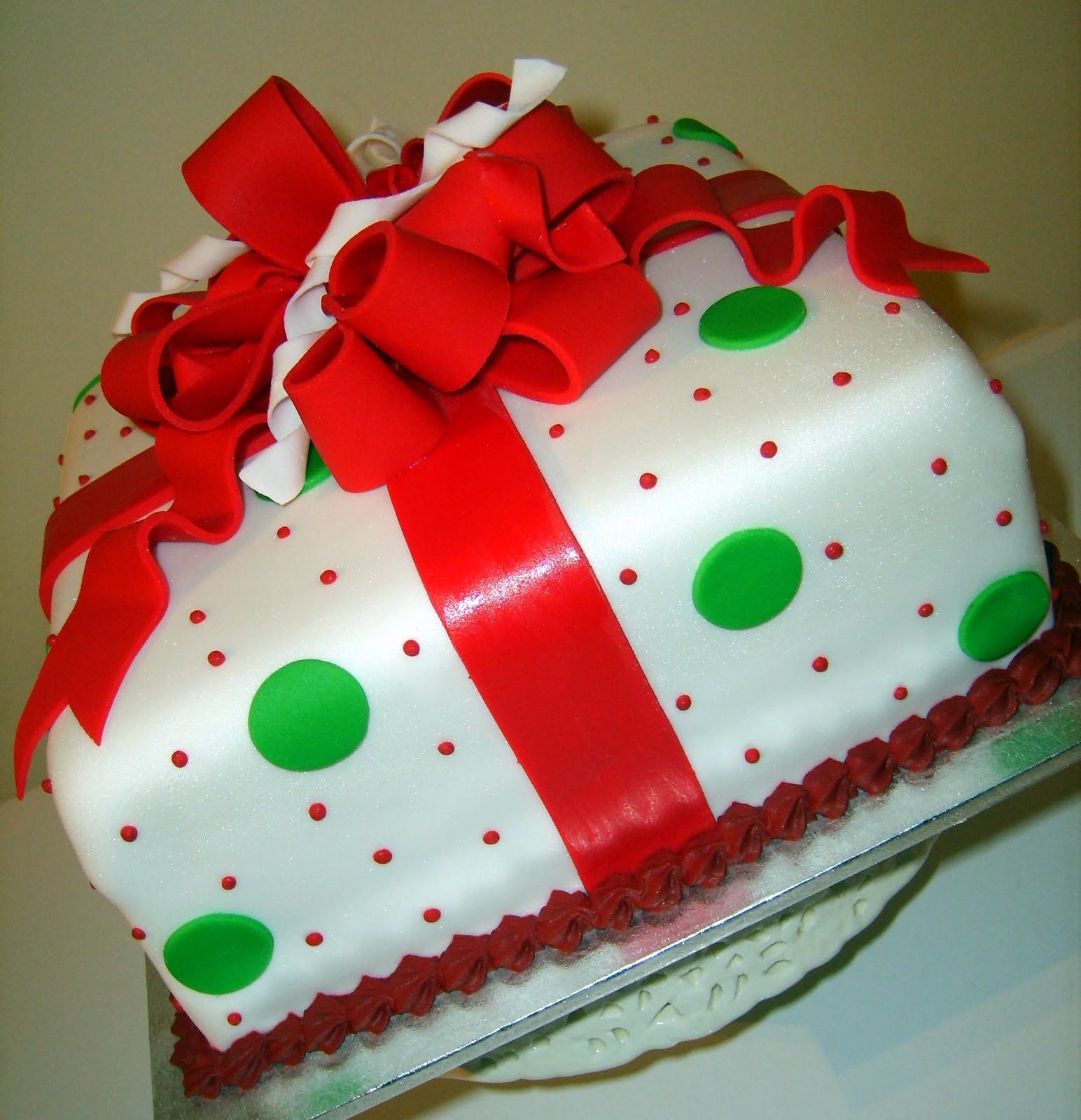 Caketopia: Christmas Gift Box cake