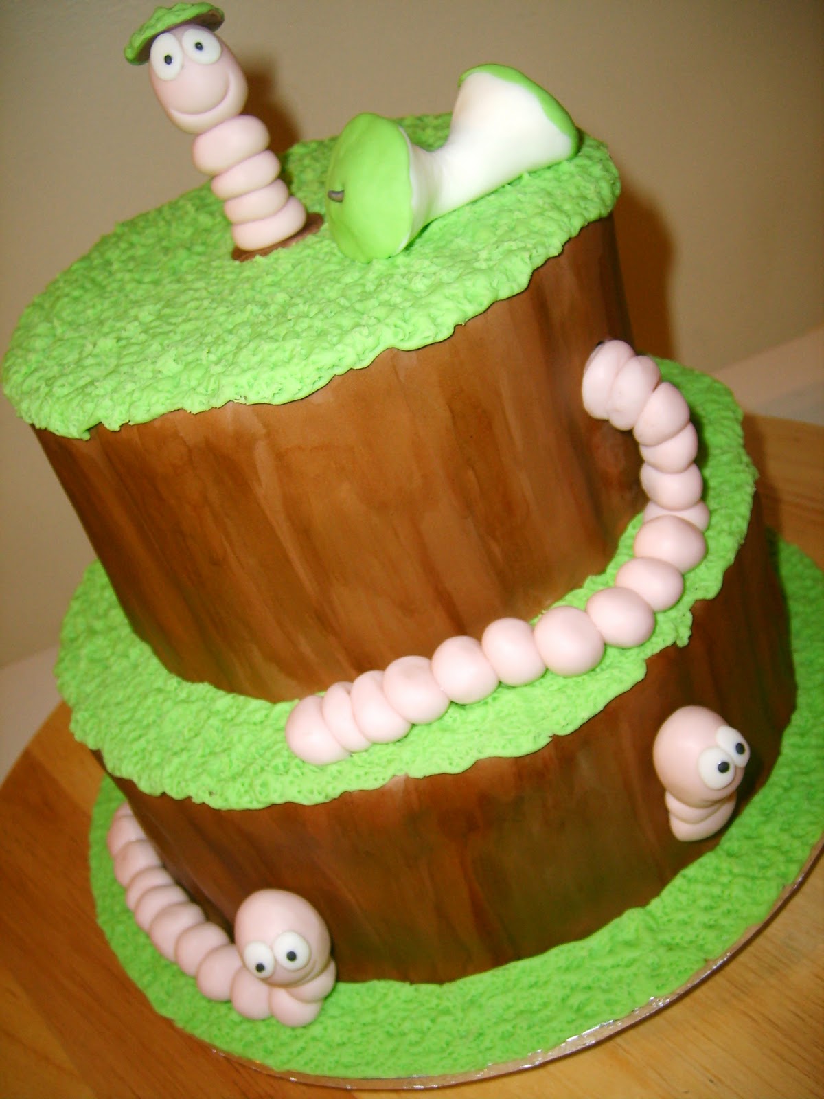 Caketopia: Worms Cake for Noah