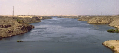'ZIEN EN WETEN': ASWAN-STUWDAMMEN & NASSERMEER. 11 mei 2003.