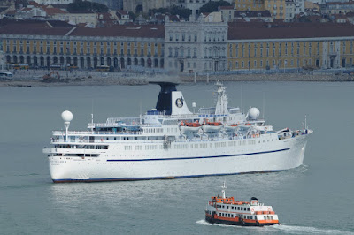 SHIPS & THE SEA - BLOGUE dos NAVIOS e do MAR: OCEAN MONARCH in Lisbon