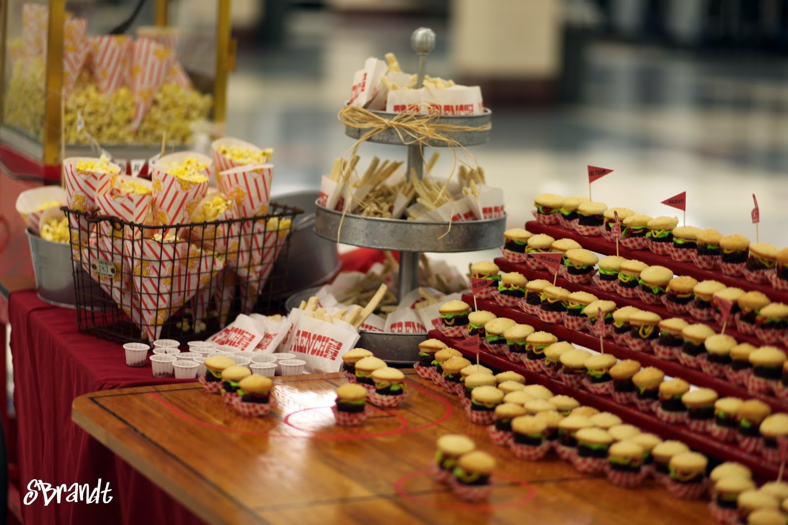 Inspire Me Designs: Amazing HIGH School MUSICAL Party idea's tablescape ...
