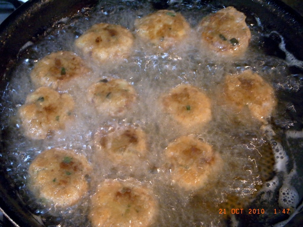 COOK FROM THE BOOK...: BEEF PATTIES / BERGEDIL DAGING - My Recipe