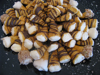 Sweet Tooth...: Frosting Filled Bugle Bites