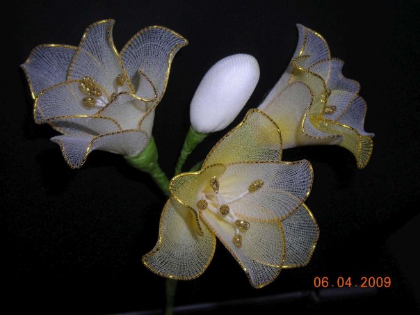 Rad Linc Crafts: Making Nylon Flowers: Series Forthcoming.