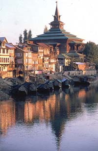 GOSHAENUR: THE INSTITUTION OF KHANQAH IN THE ISLAMIC WORLD