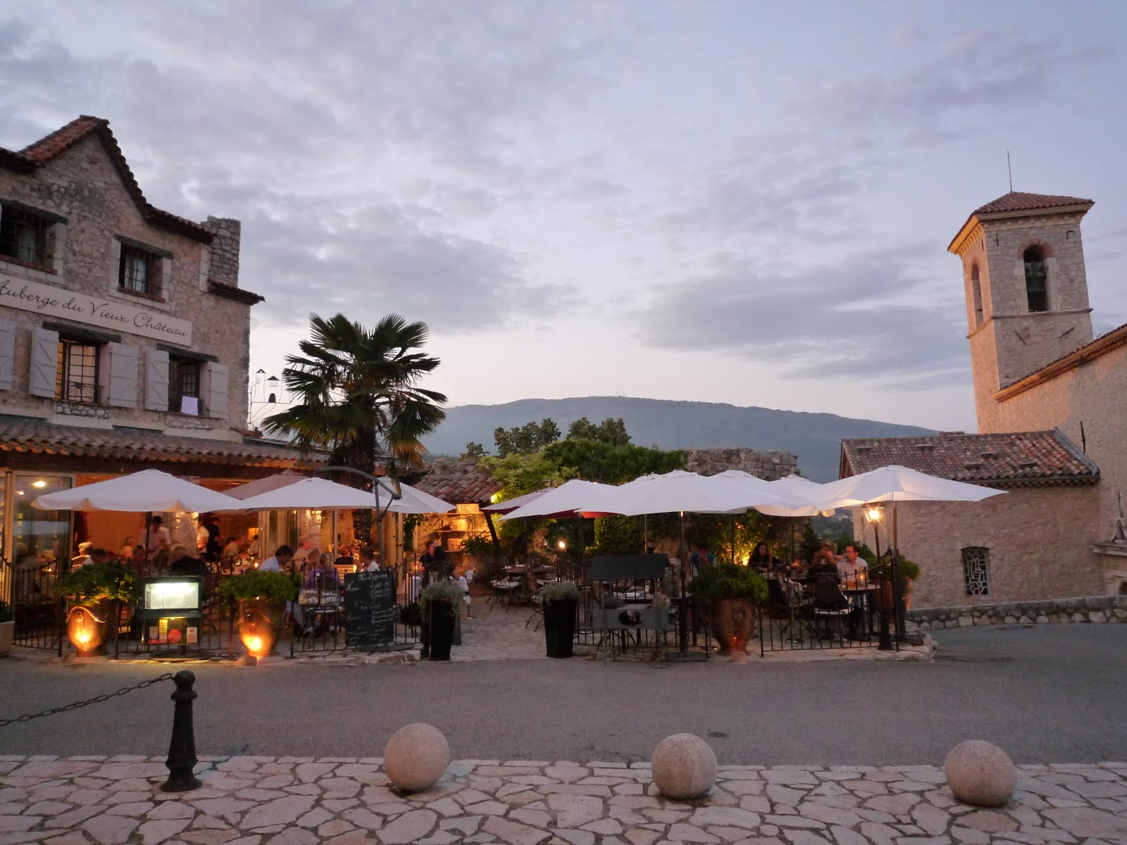 NORTH TRAVELLER: FRANCE / CABRIS / VIEUX CHATEAU