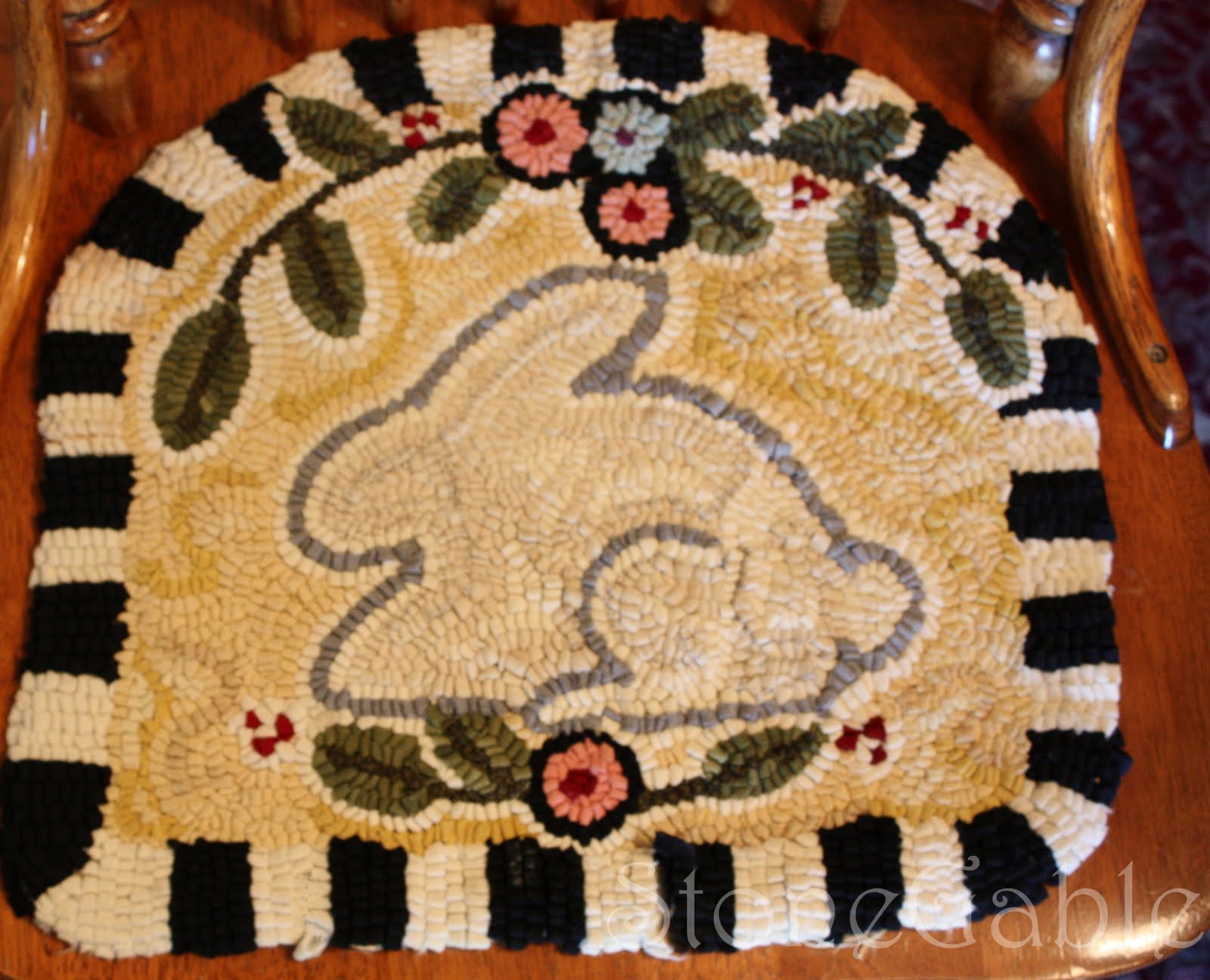 Rug Hooked Animals~ Barnyard Bash - StoneGable