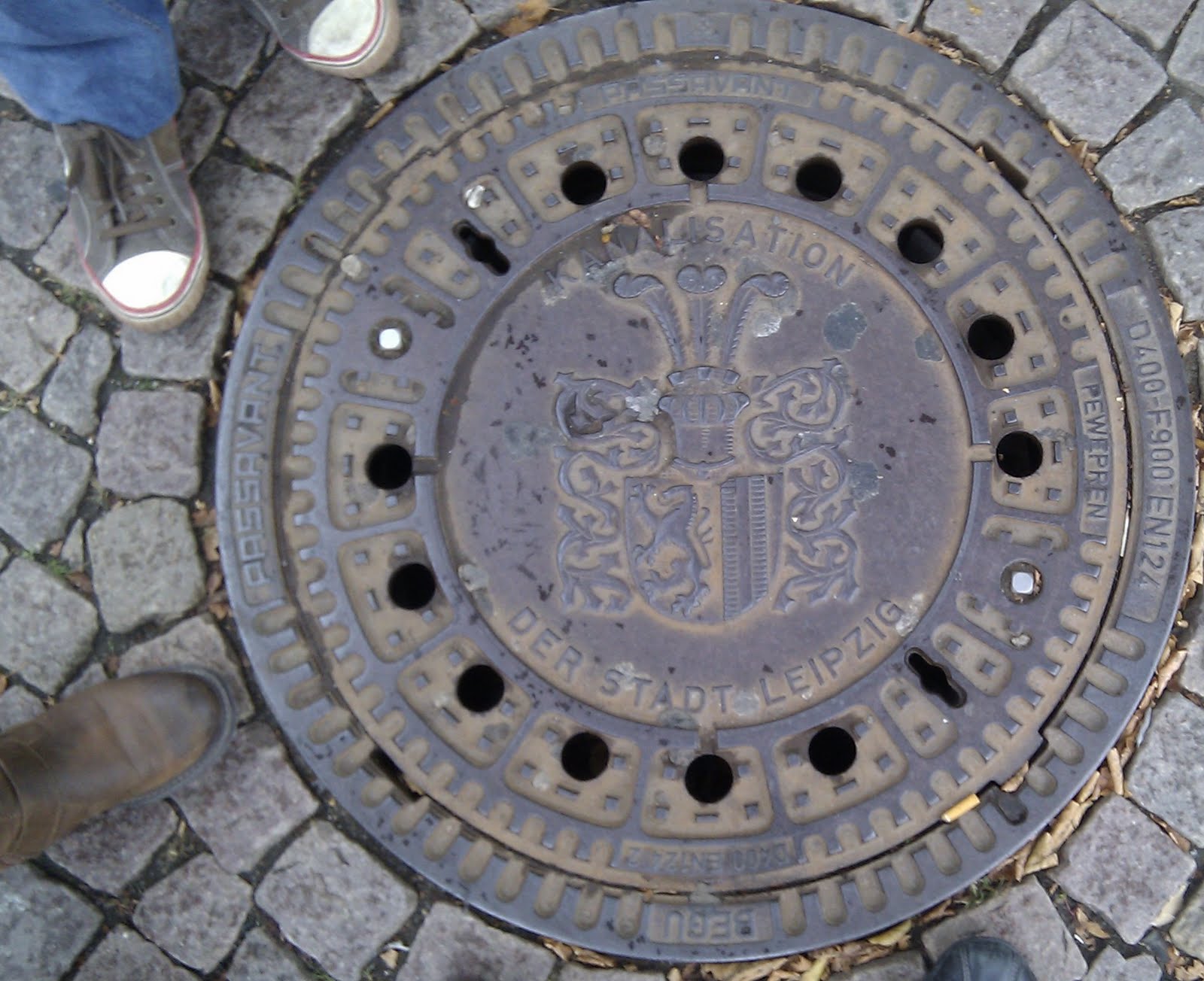 Neues aus Neuss: Gullideckel