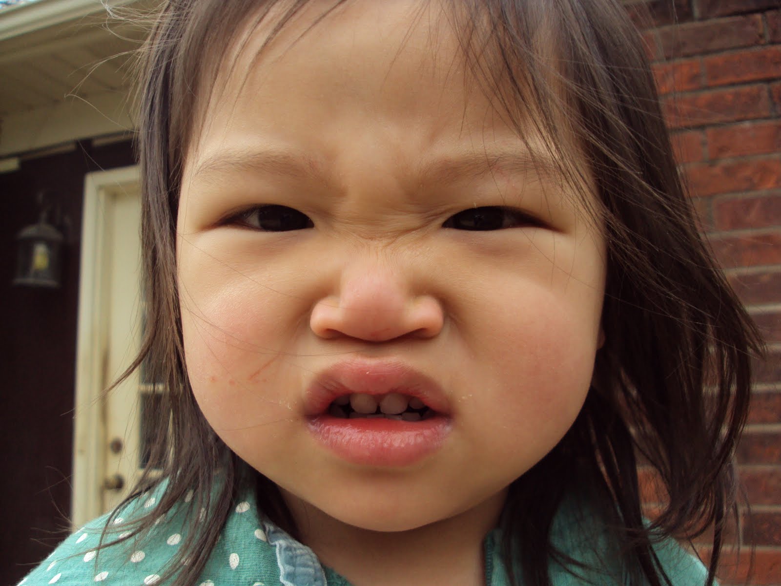 Life with Makenna: The trademark Makenna scrunchy- face smile